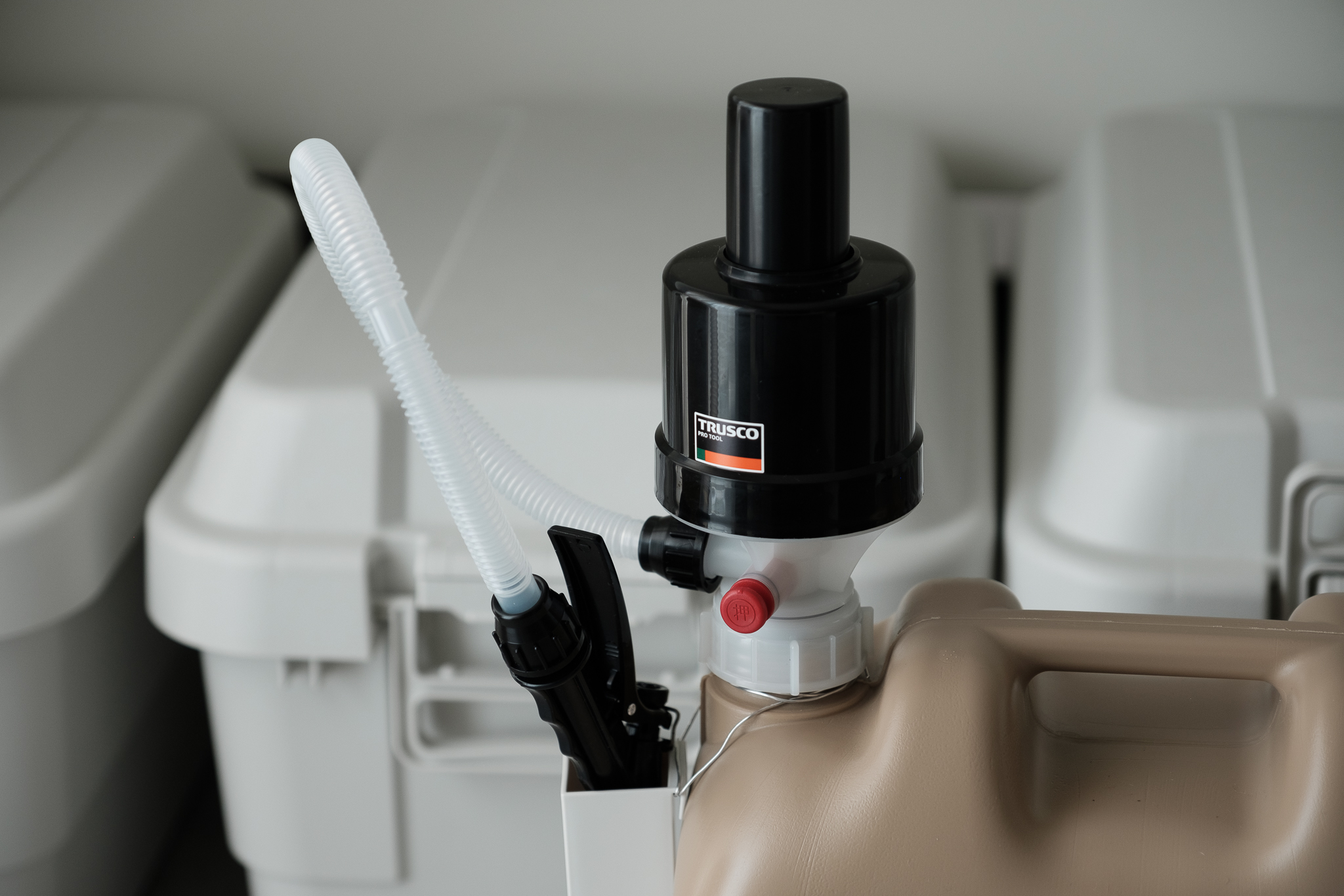 おしゃれ灯油タンク The Genie Tank と TRUSCO ポリカンポンプ｜PLUS9LOG